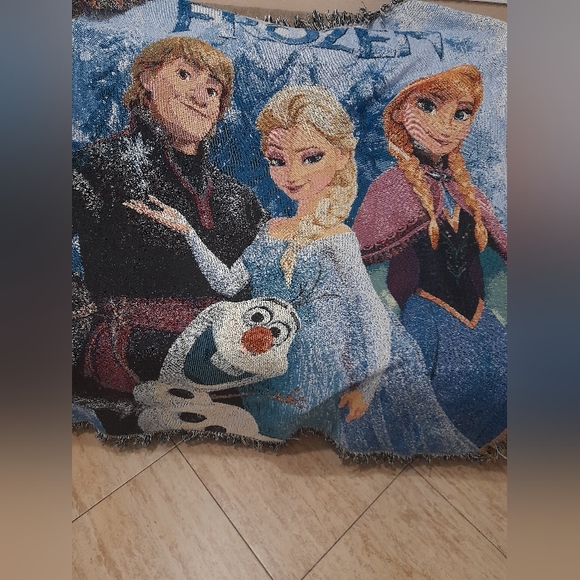 Disney | Other | Walt Disney Frozen Throw Blanket Anna Elsa Olaf ...